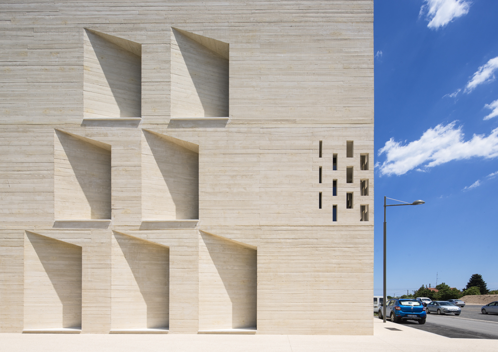 Montaigne Multimedia Library | EUmies Awards