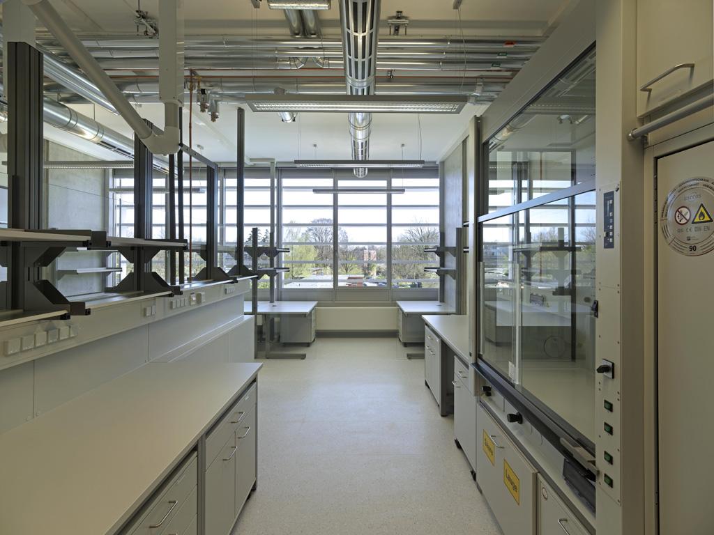 Laboratory Building on the Eppendorf University Clinic Campus, Hamburg ...