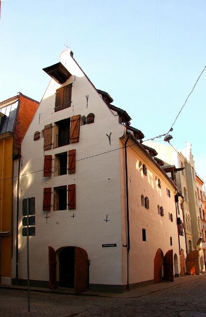 Renovation of 17th century warehouse building | EUmies Awards